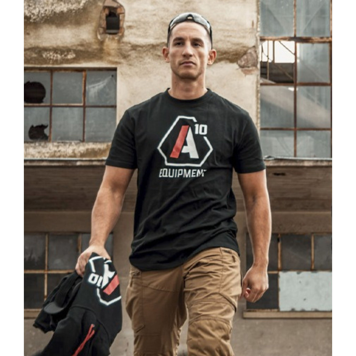 Camiseta Strong A10 negra logotipos blanco / rojo - A10 Equipment